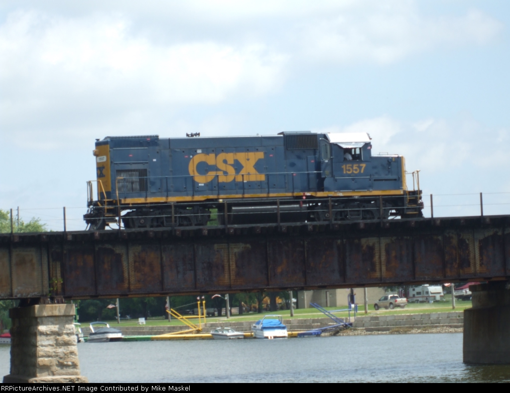 CSX 1557